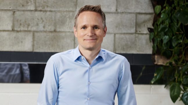 Apple launches two new live global radio stations, Hits and Country ...