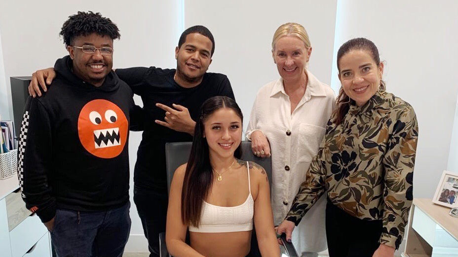 Rising Latin music star Mariah signs global deal with Universal Music ...