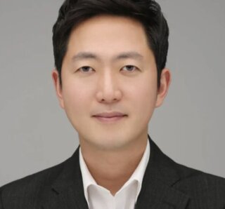 HYBE’s CEO just issued an apology to K-Pop artists, fans and rival labels amid a torrent of ...